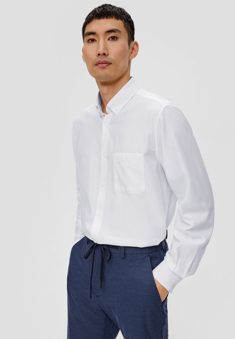 s.Oliver REGULAR BUTTON-DOWN - Hemd - weiß - Zalando.at