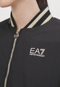 EA7 Emporio Armani JACKET - Bombera - nero/čierna - Zalando.sk