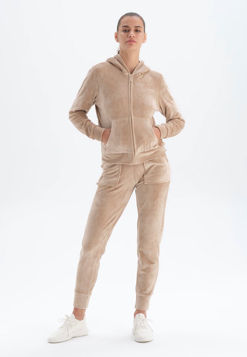 DAGI Tracksuit bottoms - beige - Zalando.ie
