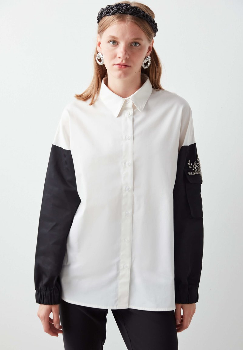 Ipekyol COLORBLOCK WITH STONE - Hemdbluse - white/weiß - Zalando.at