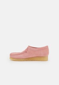 Clarks Originals WALLABEE - Casual lace-ups - blush pink/pink - Zalando ...
