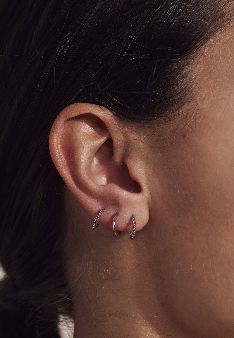 EDBLAD 2-PACK DUO PAIR CREOLES HOOPS - Korvakorut - steel/hopeanvärinen ...