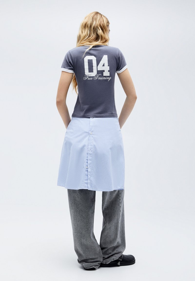 PULL&BEAR SHORT SLEEVE TRIMMED - Tričko s potlačou - blue/modrá - Zalando.sk