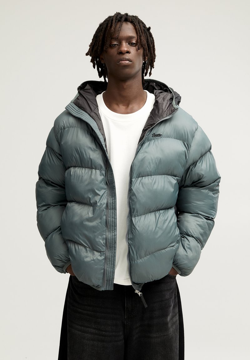 PULL&BEAR HOODED PUFFER - Winterjacke - black/schwarz - Zalando.at