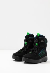 ECCO URBAN SNOWBOARDER - Snowboot/Winterstiefel - black/poseidon ...