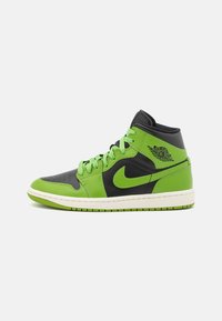Jordan AIR JORDAN 1 MID - Augsti sporta apavi - black/altitude green ...