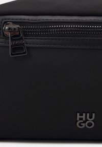 HUGO ELLIOTT WASHBAG UNISEX - Kosmetiktasche - black/schwarz - Zalando.ch