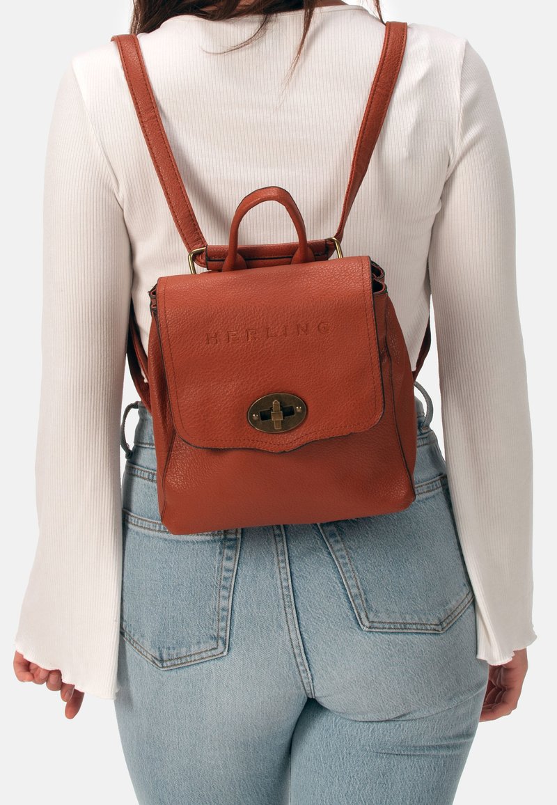 Herling BEAUVOIR - Mochila - copper brown/coñac - Zalando.es