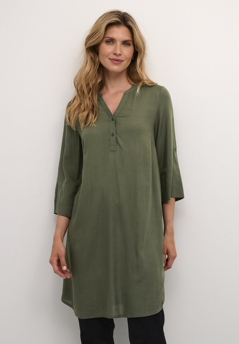 Kaffe BPRILLA ROLL TAB SLEEVES LOOSE FIT - Túnica - grape leaf/verde abeto - Zalando.es