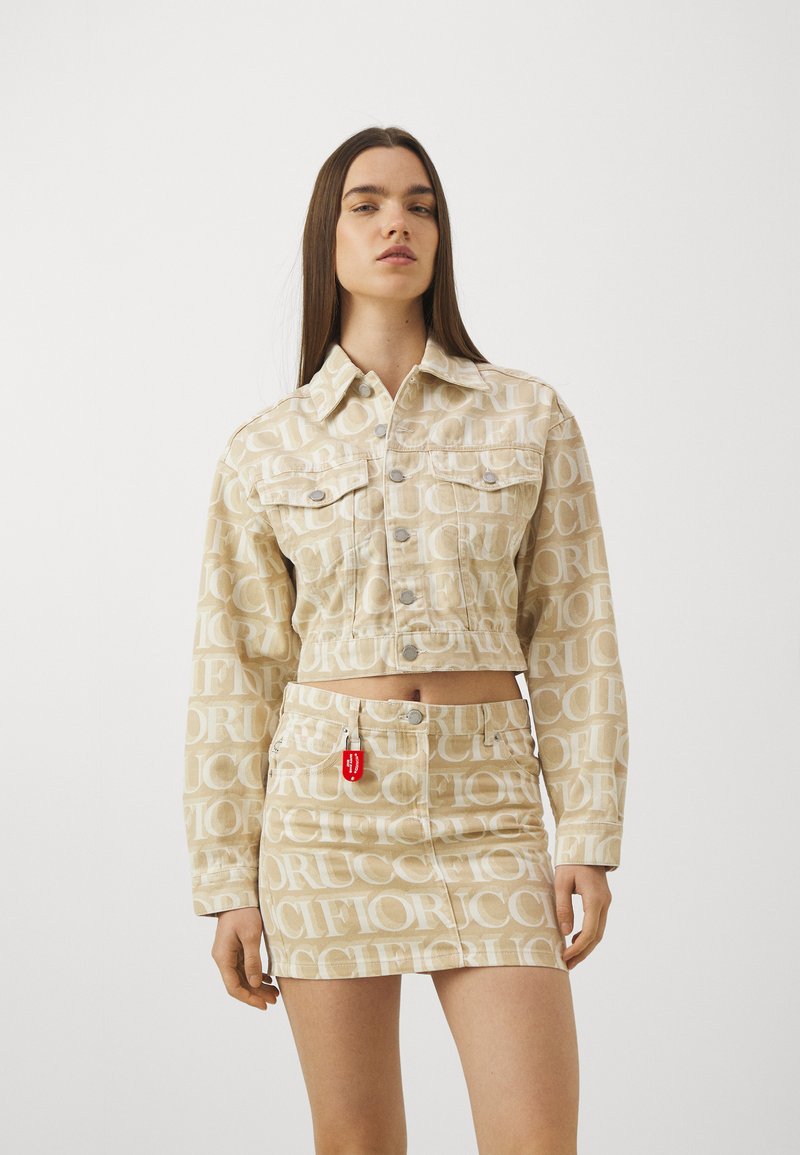 Fiorucci MONOGRAM CROPPED TAPERED JACKET - Denim jacket - ecru/beige ...