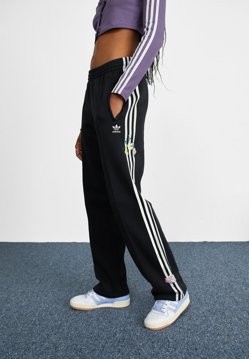 adidas Originals FLOWER PANTS - Tepláky - black/čierna - Zalando.sk