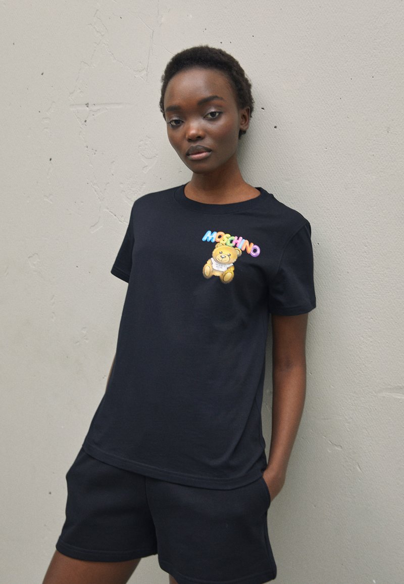 MOSCHINO INFLATABLE TEDDY BEAR - Print T-shirt - fantasy black/black - Zalando.co.uk