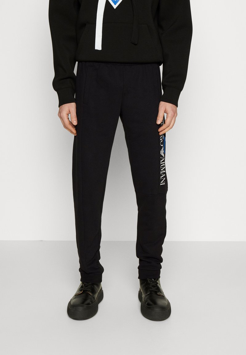 EA7 Emporio Armani TROUSER - Pantalon de survêtement - black/noir - ZALANDO.BE
