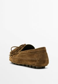 Massimo Dutti SPLIT WITH FRINGING AND TASSELS - Slip-ons - brown - Zalando