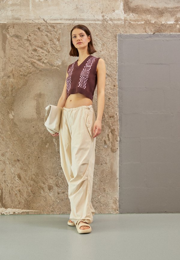 Urban Classics CROPPED KNIT COLLEGE SLIPOVER - T-Shirt print ...