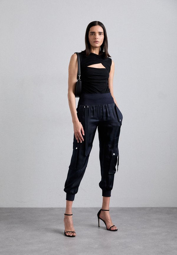 maje LILIONA - T-shirt med print - noir/svart - Zalando.se