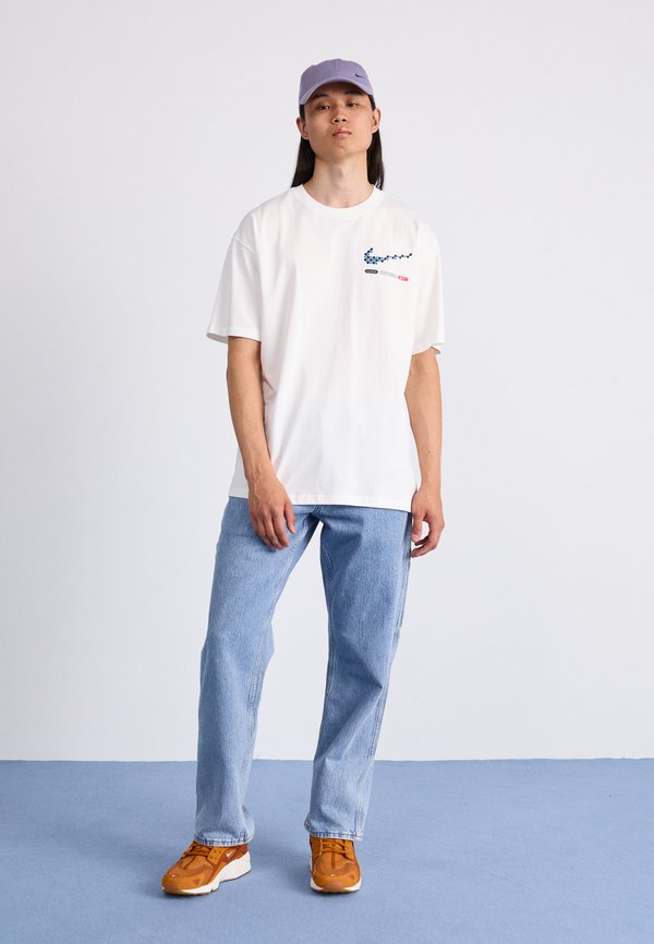 Nike Sportswear CLUB UNISEX - Kapa - black/metallic silver-coloured ...