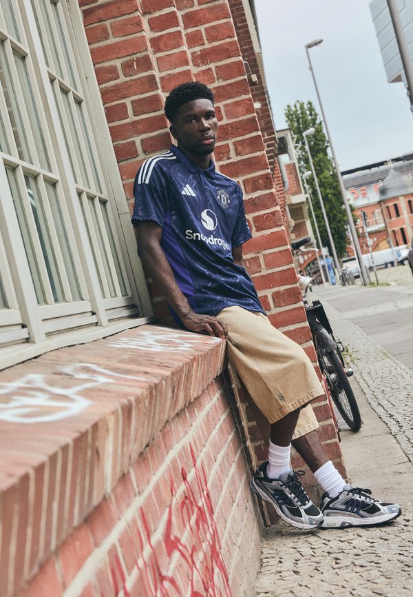 adidas Originals RESPONSE CL UNISEX - Tenisky - grey/core black/sivá ...