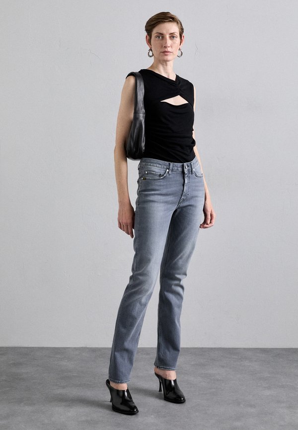 maje LILIONA - T-shirt med print - noir/svart - Zalando.se