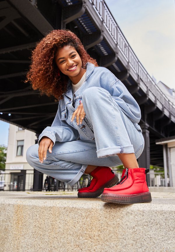 Clarks TORHILL ZIP. - Slipper - red/rot - Zalando.de