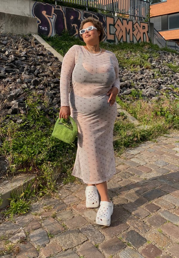 Crocs CLASSIC MEGA CRUSH UNISEX - Papucsszandálok - white/fehér ...