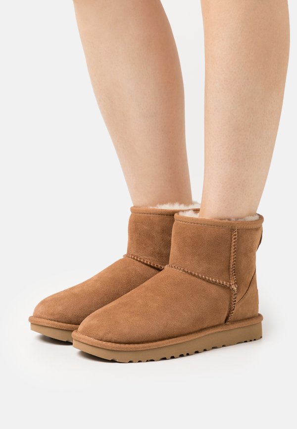 UGG CLASSIC MINI REGENERATE - Botines - chestnut/coñac - Zalando.es