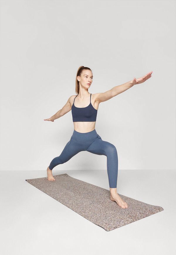 Girlfriend Collective FLOAT JULIET STRAPPY BRA - Sport-BH mit leichter ...