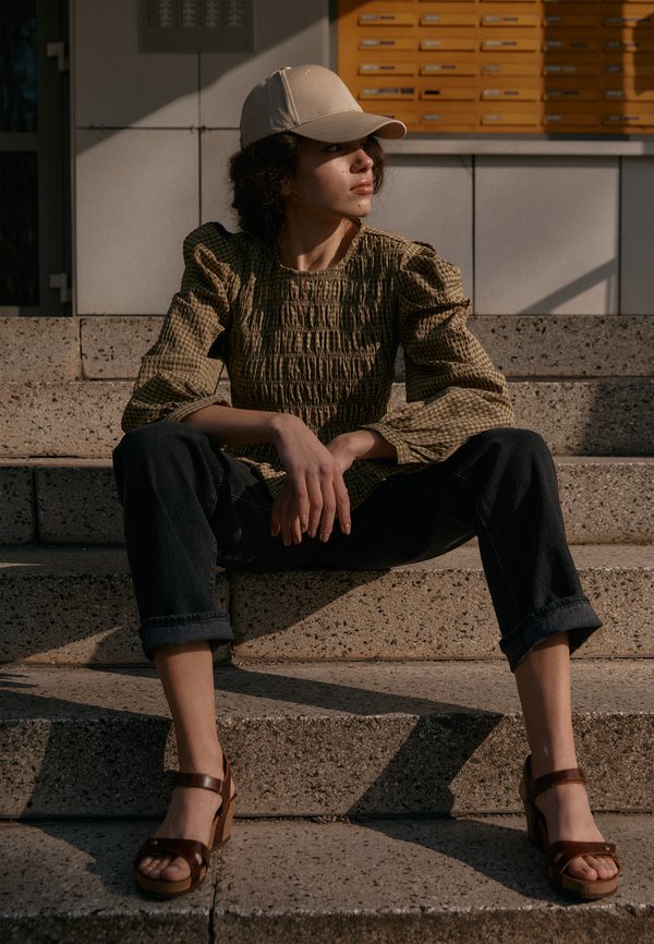 Panama Jack JULIA BASICS - Sandalen met plateauzool - black/zwart ...