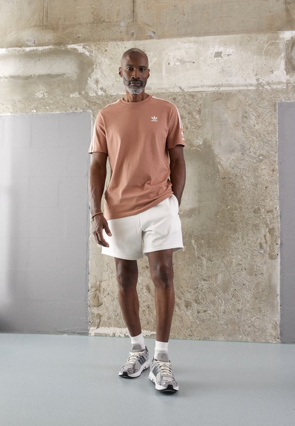 adidas Originals RESPONSE CL UNISEX - Sneaker low - crystal white white ...