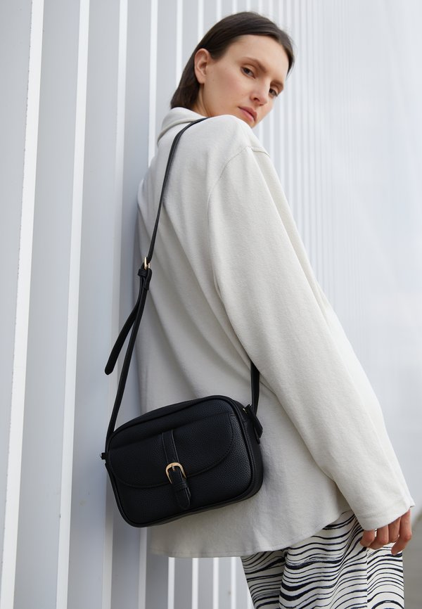 Coach POLISHED PEBBLE BETHANY BELT - Sac banane - black/noir - ZALANDO.FR