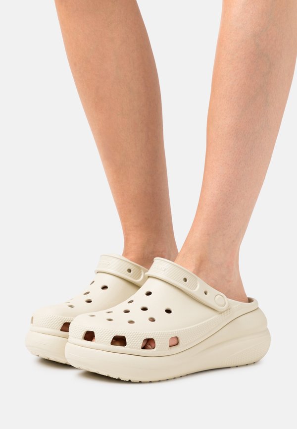 Crocs CLASSIC MEGA CRUSH - Slip-ins med klack - white/vit - Zalando.se