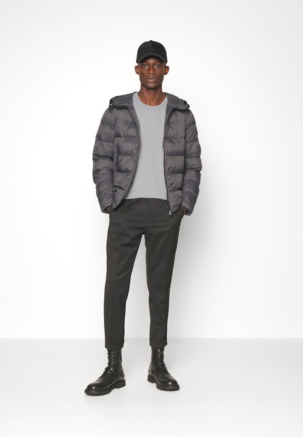 Weekday KEN TRACKPANTS UNISEX - Pantalones - black/negro - Zalando.es