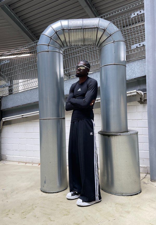 adidas Originals CLASSIC - Jogginghose - black/white/schwarz - Zalando.at