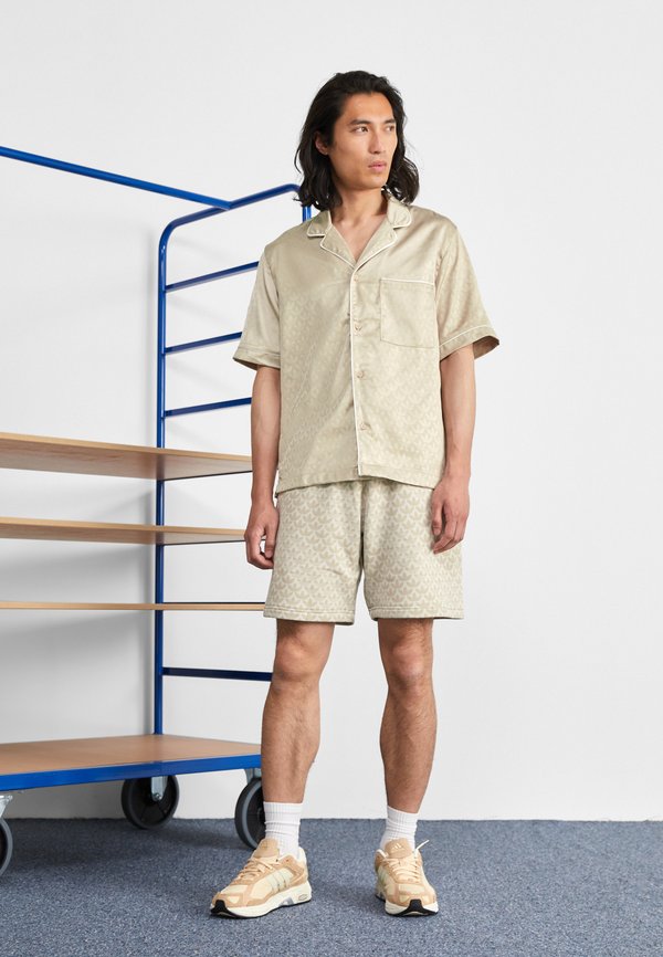 adidas Originals RESPONSE CL - Trainers - white tint/silver metallic ...