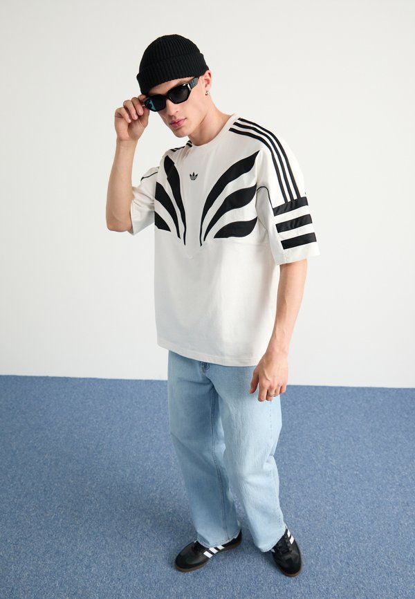 adidas Originals ADICOLOR NEUCLASSICS - T-shirts print - white/hvid ...