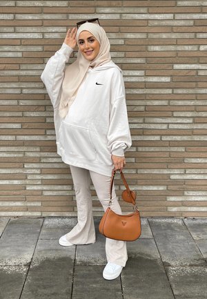 Guess Torbe i koferi za žene | Kupi online | ZALANDO