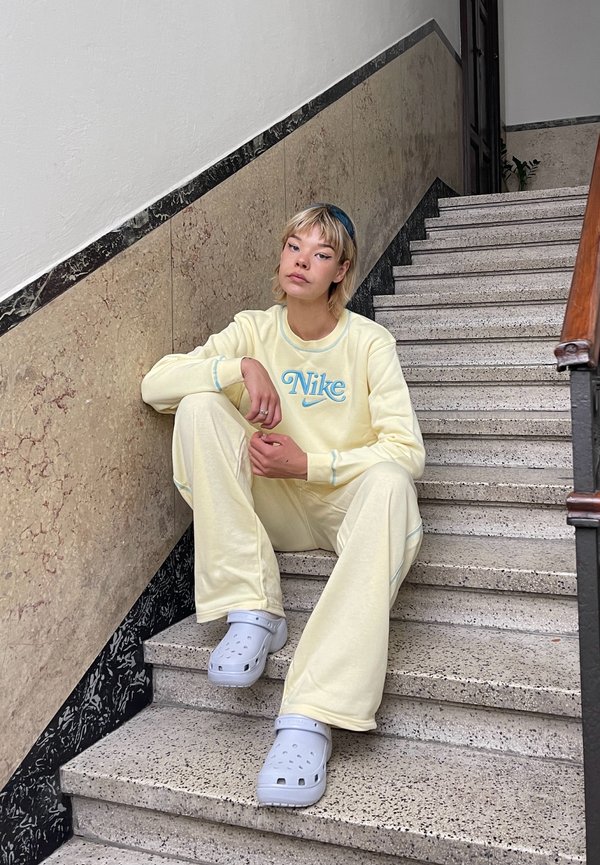 Crocs CLASSIC CRUSH MARBLED UNISEX - Clogs - bone/multi-coloured/taupe ...