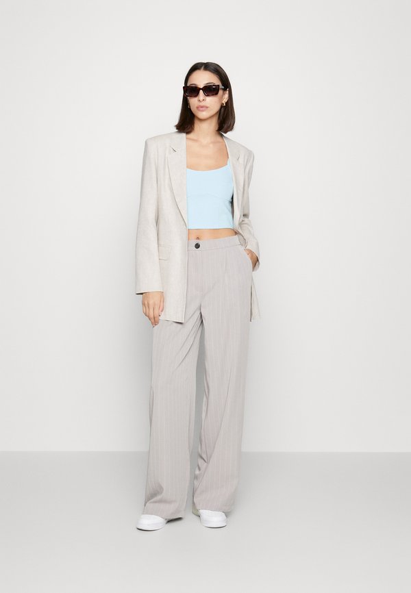 La Strada Unica PENNY PIN STRIPED - Kort kappa / rock - medium grey ...