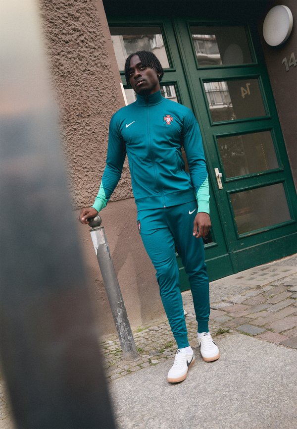 Nike Performance ACADEMY TRACK BRANDED - Träningsset - black/white ...