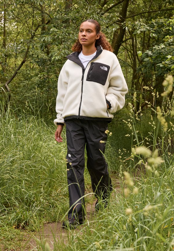 The North Face TARAVAL SPIRIT - Zapatillas de entrenamiento - black ...