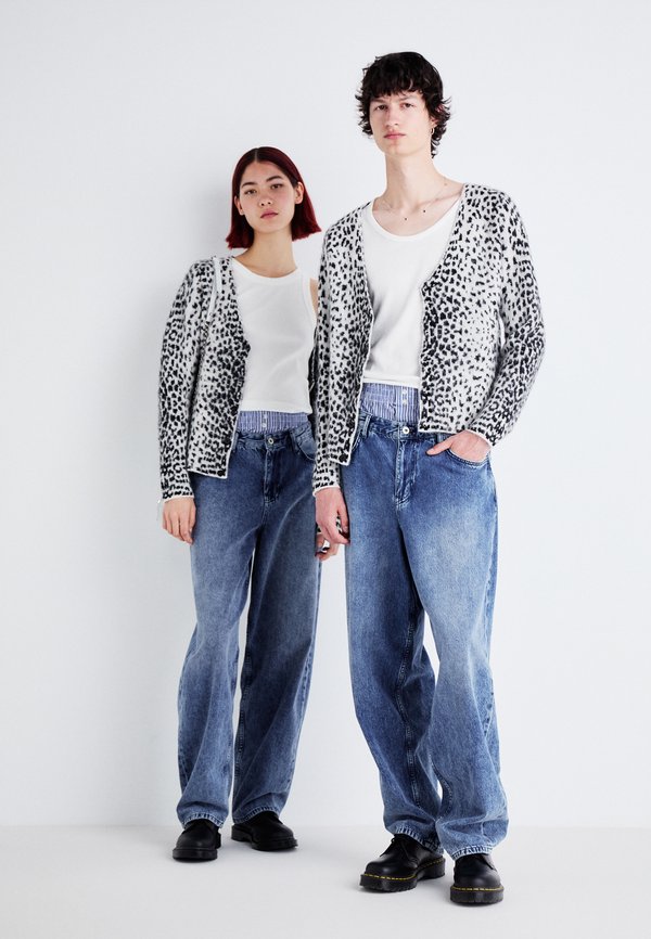 Jaded London SNOW LEOPARD CARDIGAN UNISEX - Gilet - white/blanc ...