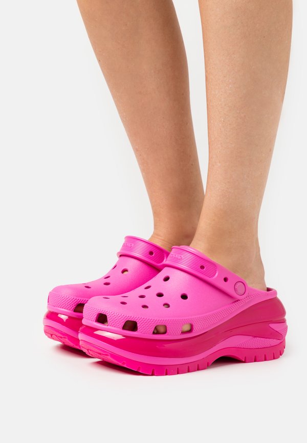 Crocs CLASSIC MEGA CRUSH UNISEX - Ciabattine - juice/rosa - Zalando.it