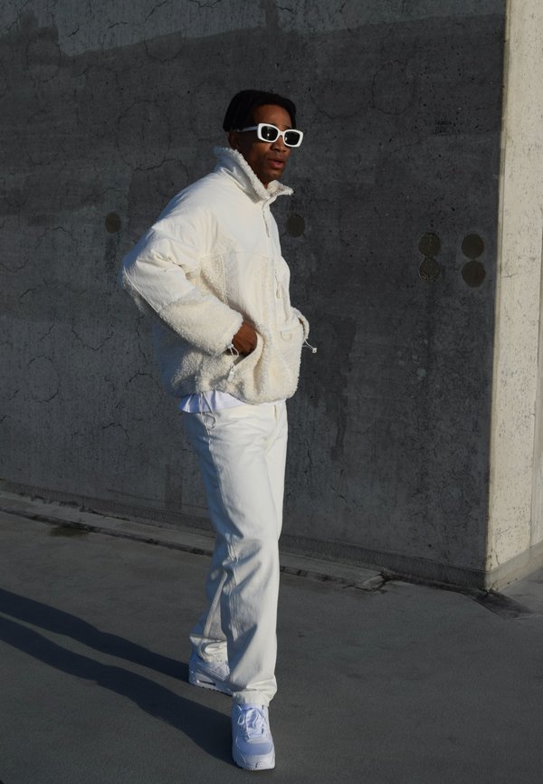 Nike Sportswear AIR MONARCH IV - Sneakersy niskie - white/black/varsity ...