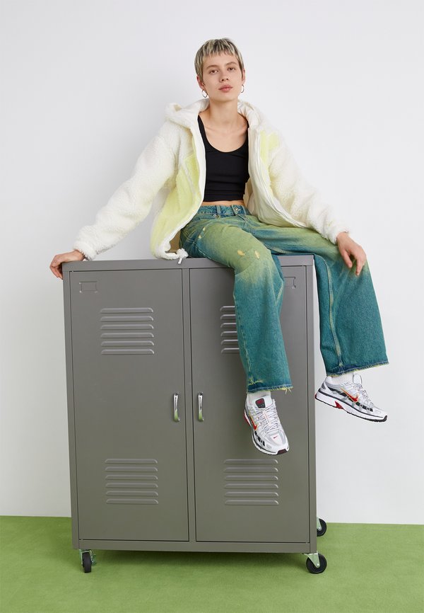 Nike Sportswear W NIKE P-3000 CNCPT - Trainers - white/varsity red ...