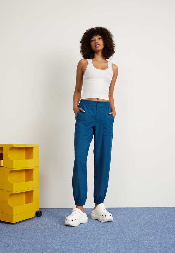 Crocs CLASSIC MEGA CRUSH UNISEX - Slip-ins - white/vit - Zalando.se