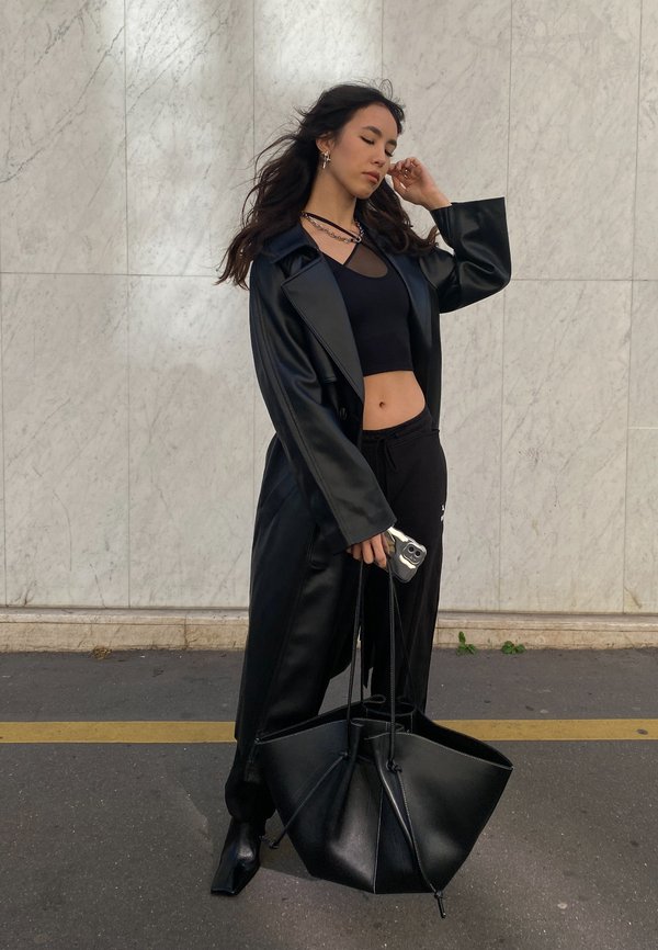 Puma MODEST ACTIVEWEAR WIDE LEG PANT - Jogginghose - black/schwarz ...