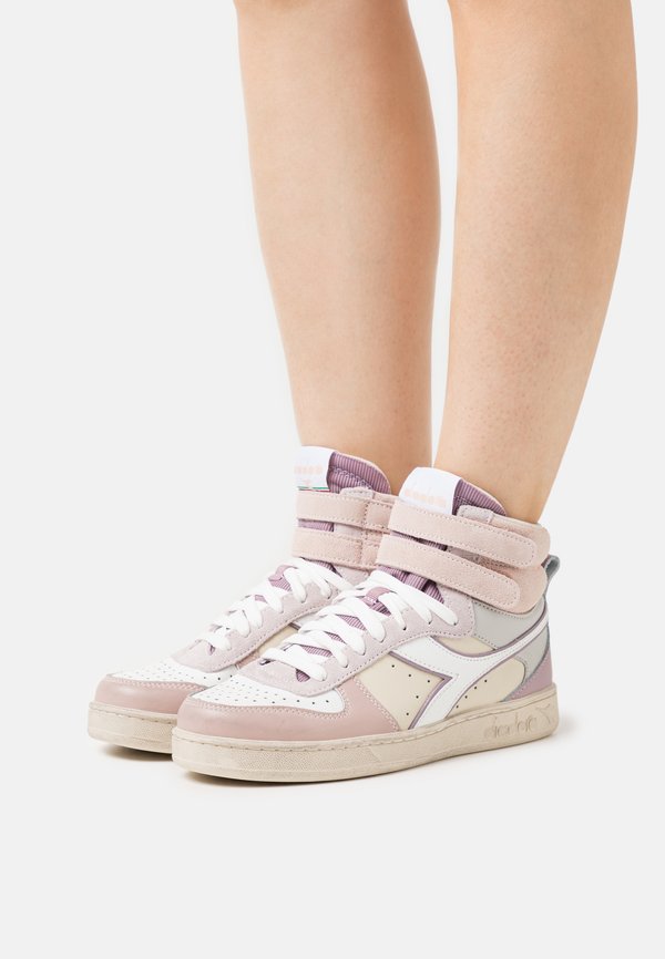 EDITED ELIS - Jean flare - natural beige/beige - ZALANDO.CH