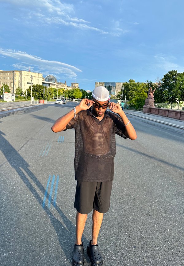 Crocs CLASSIC MEGA CRUSH UNISEX - Pantolette flach - black/schwarz ...