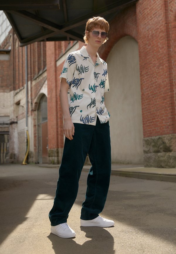 Urban Classics SUNGLASSES TIMOR UNISEX - Sonnenbrille - black/silver ...