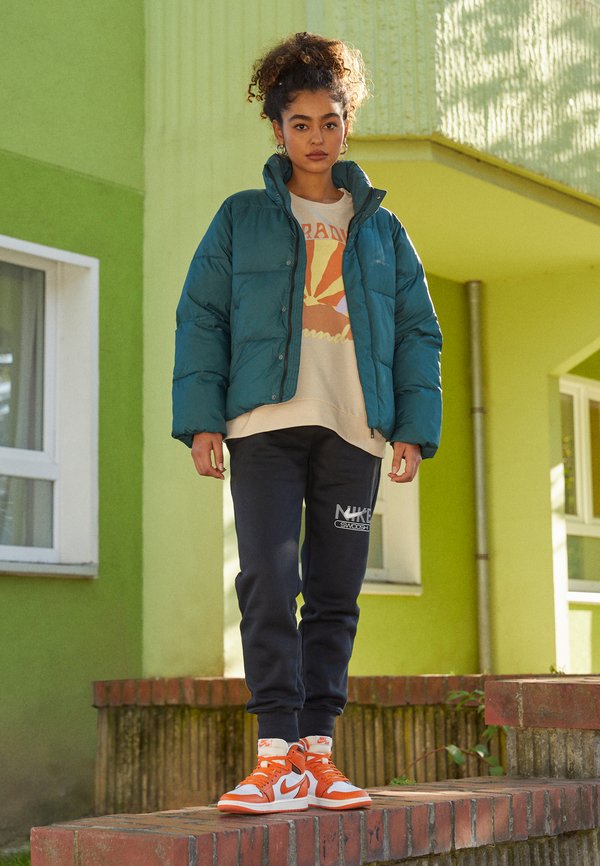 Tommy Jeans HIGH SHINE FASHION PUFFER - Winterjas - deep sky blue/blauw ...